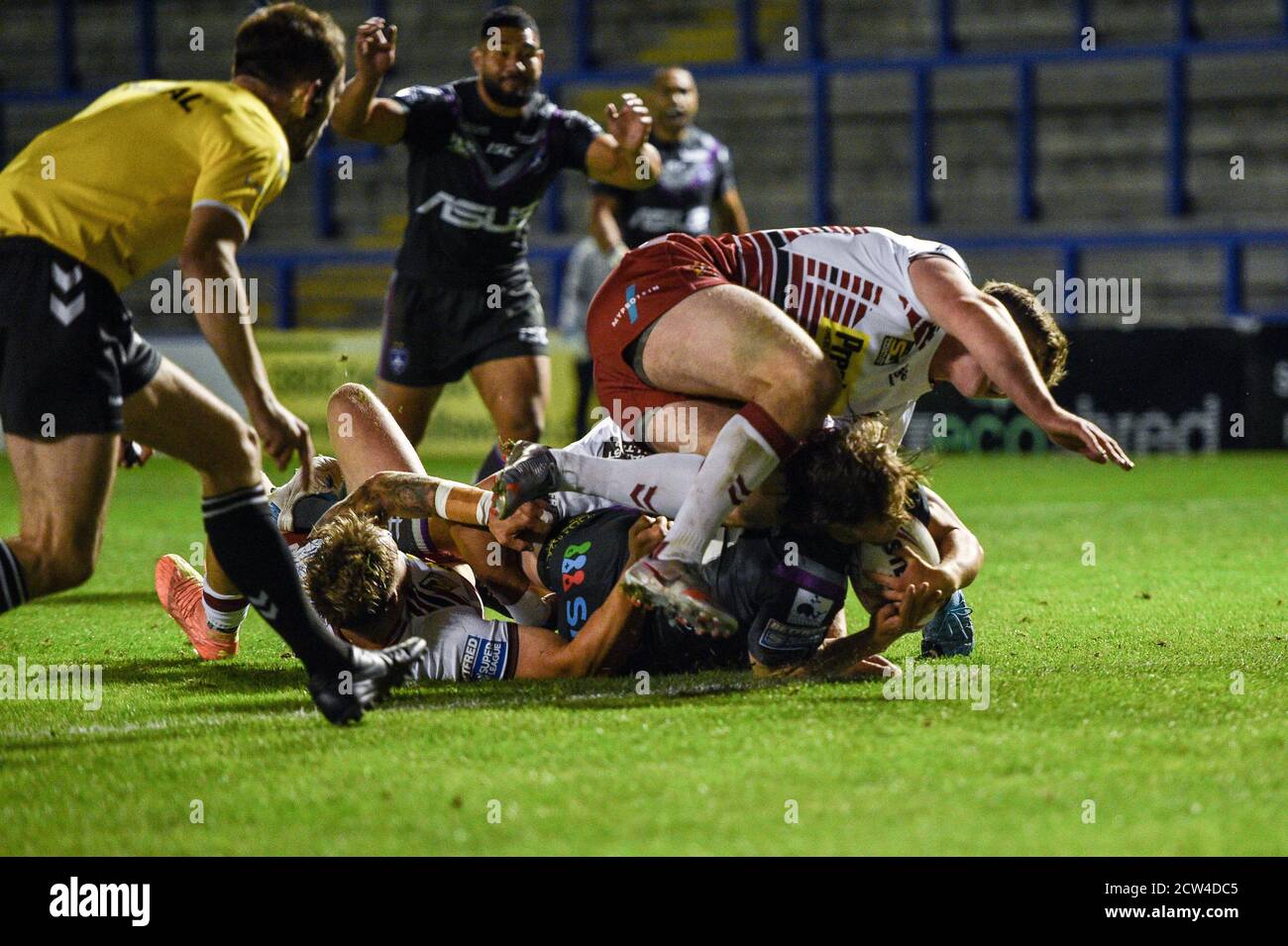 Wakefield Trinity's Jacob Miller cut through to score a try Stock Photo ...