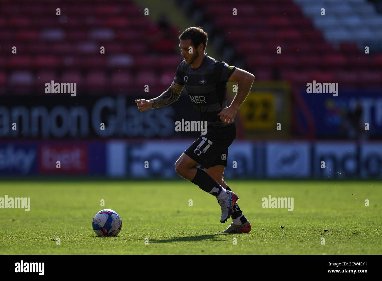 Jon Taylor (11) of Doncaster FC runs with the ball Stock Photo - Alamy