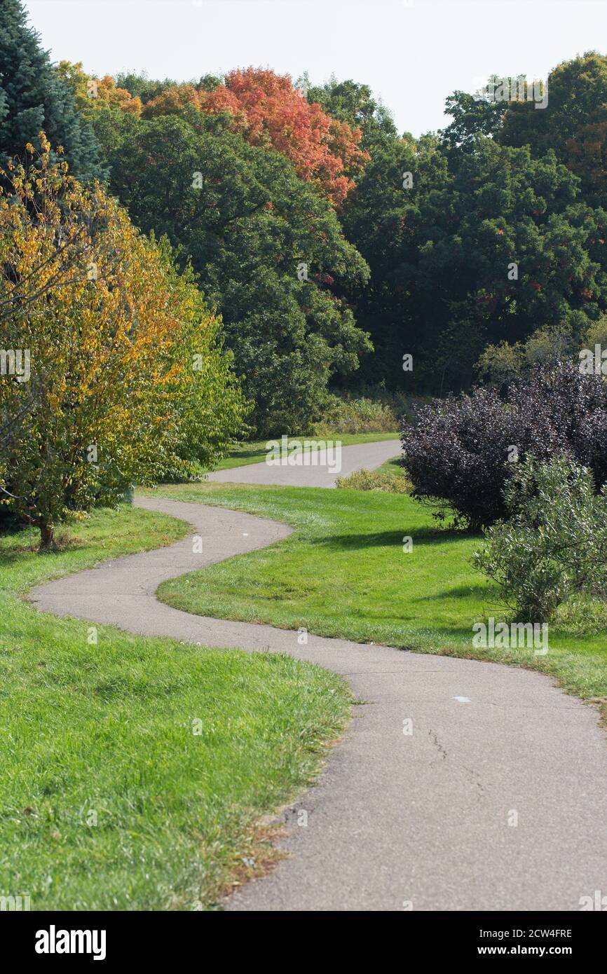 Winding garden path hi-res stock photography and images - Alamy