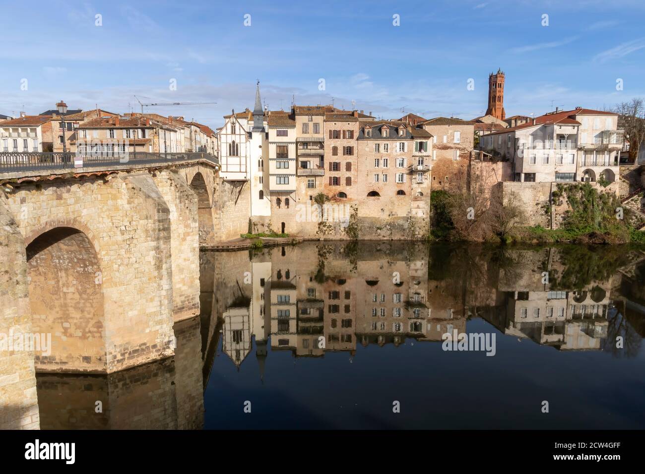 Bridge over the river Lot in Villeneuve sur Lot, France Stock Photo - Alamy