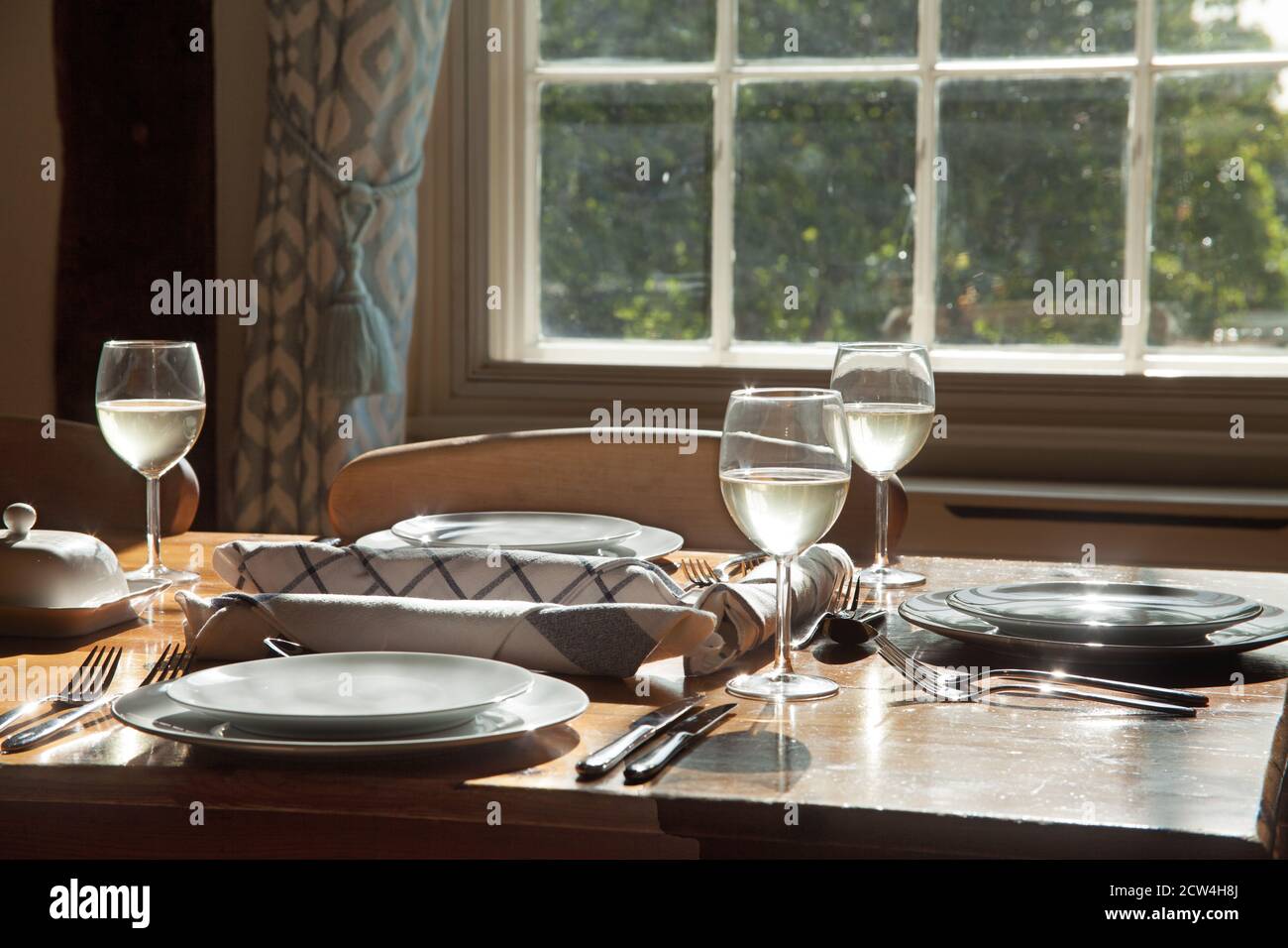 table set for dinner Stock Photo - Alamy
