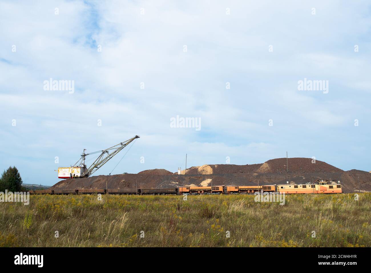 Iron ore train wagons hi-res stock photography and images - Alamy