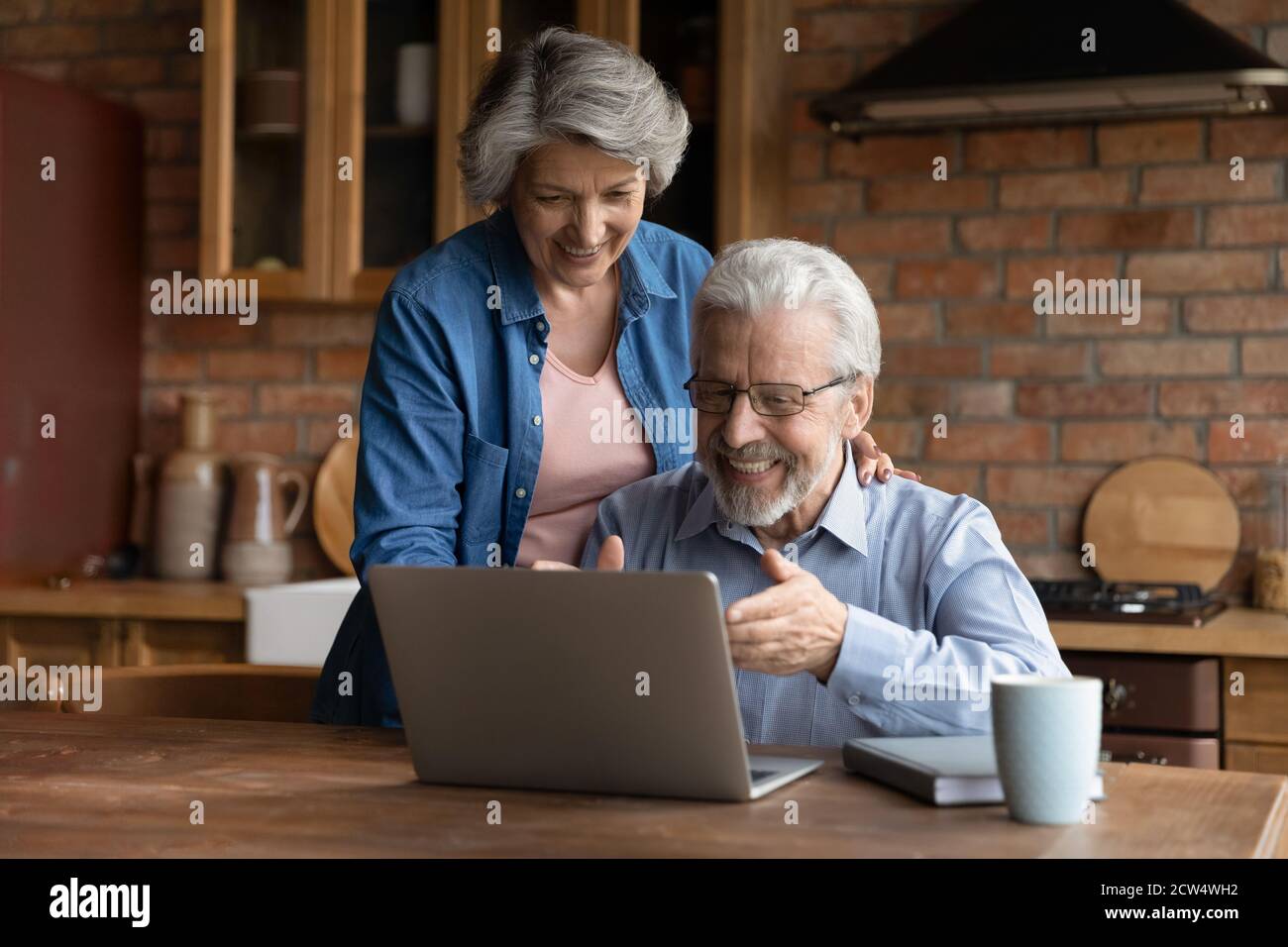 Old people excited computer hi-res stock photography and images - Alamy