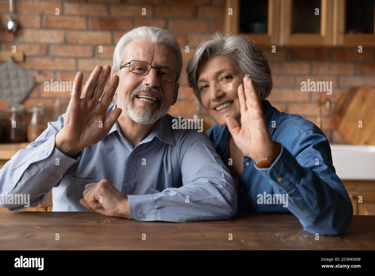 Video call wave couple hi-res stock photography and images - Alamy