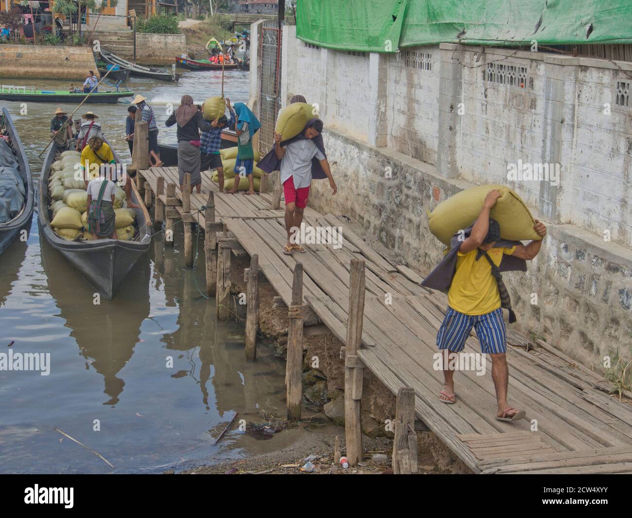 Myanmar rice sacks hi-res stock photography and images - Alamy