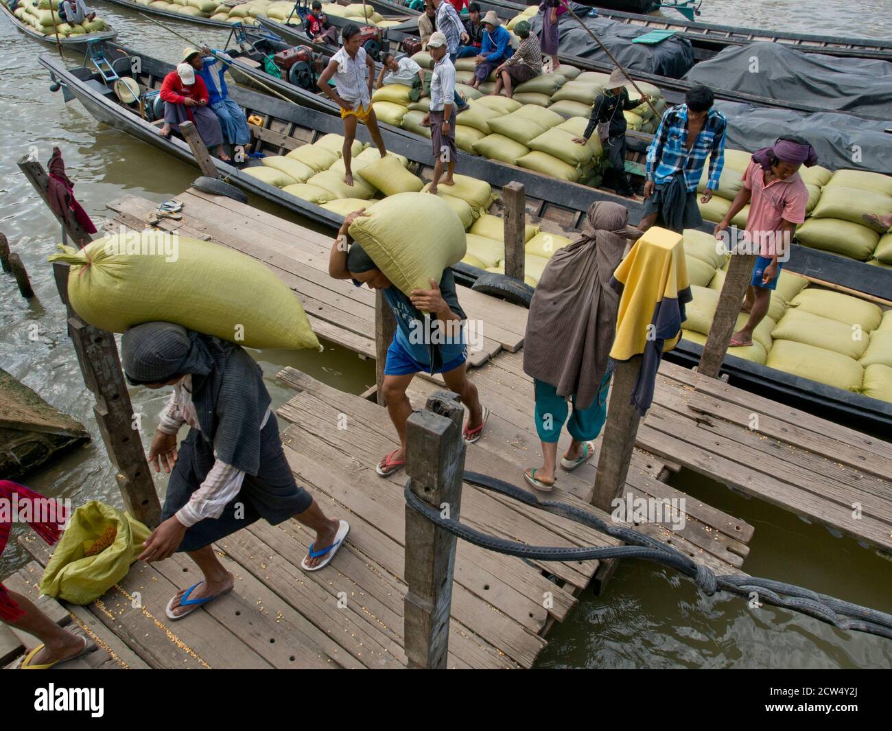 Rice carrying boat hi-res stock photography and images - Alamy
