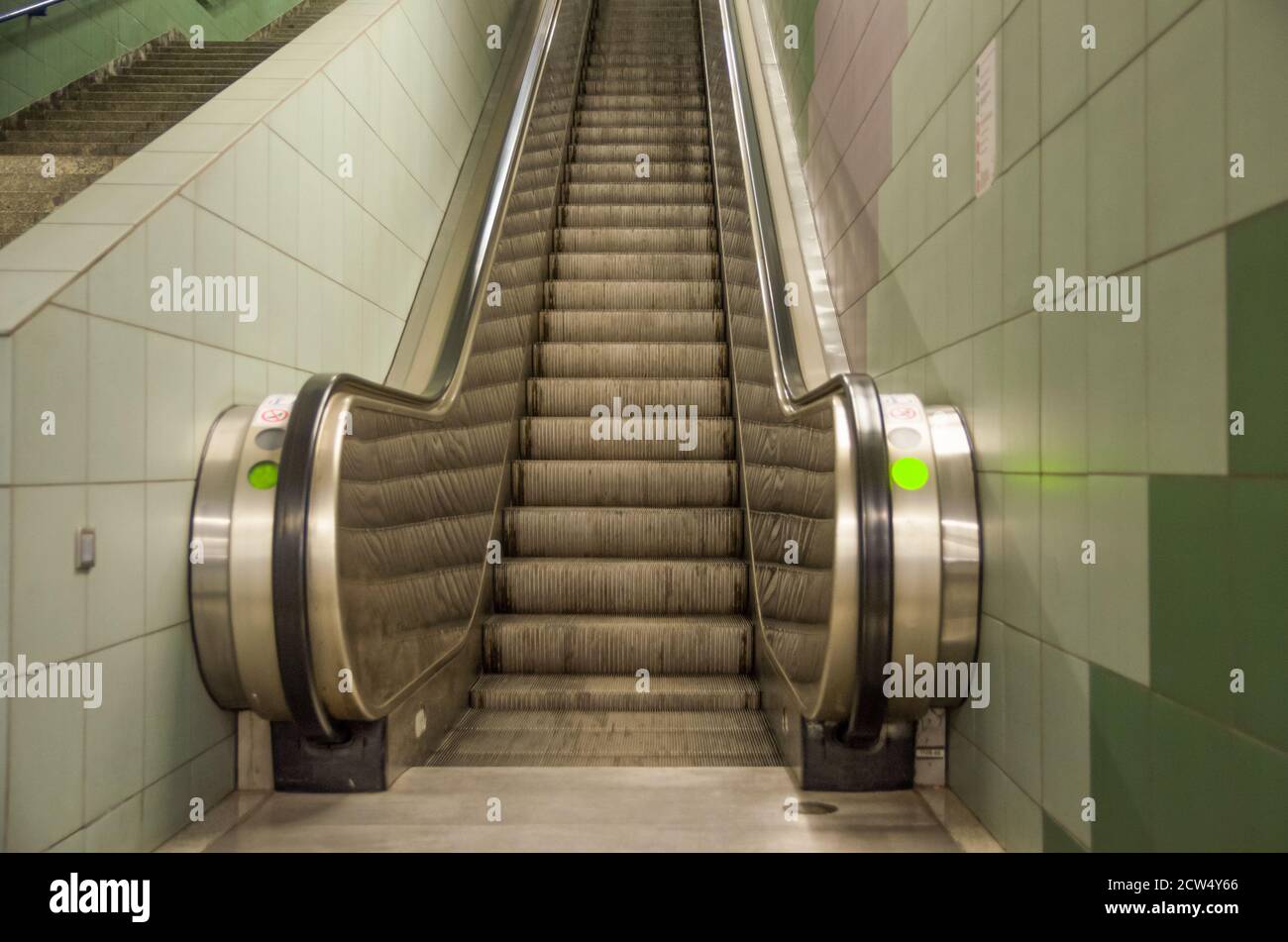 Modern escalator stairs hi-res stock photography and images - Alamy