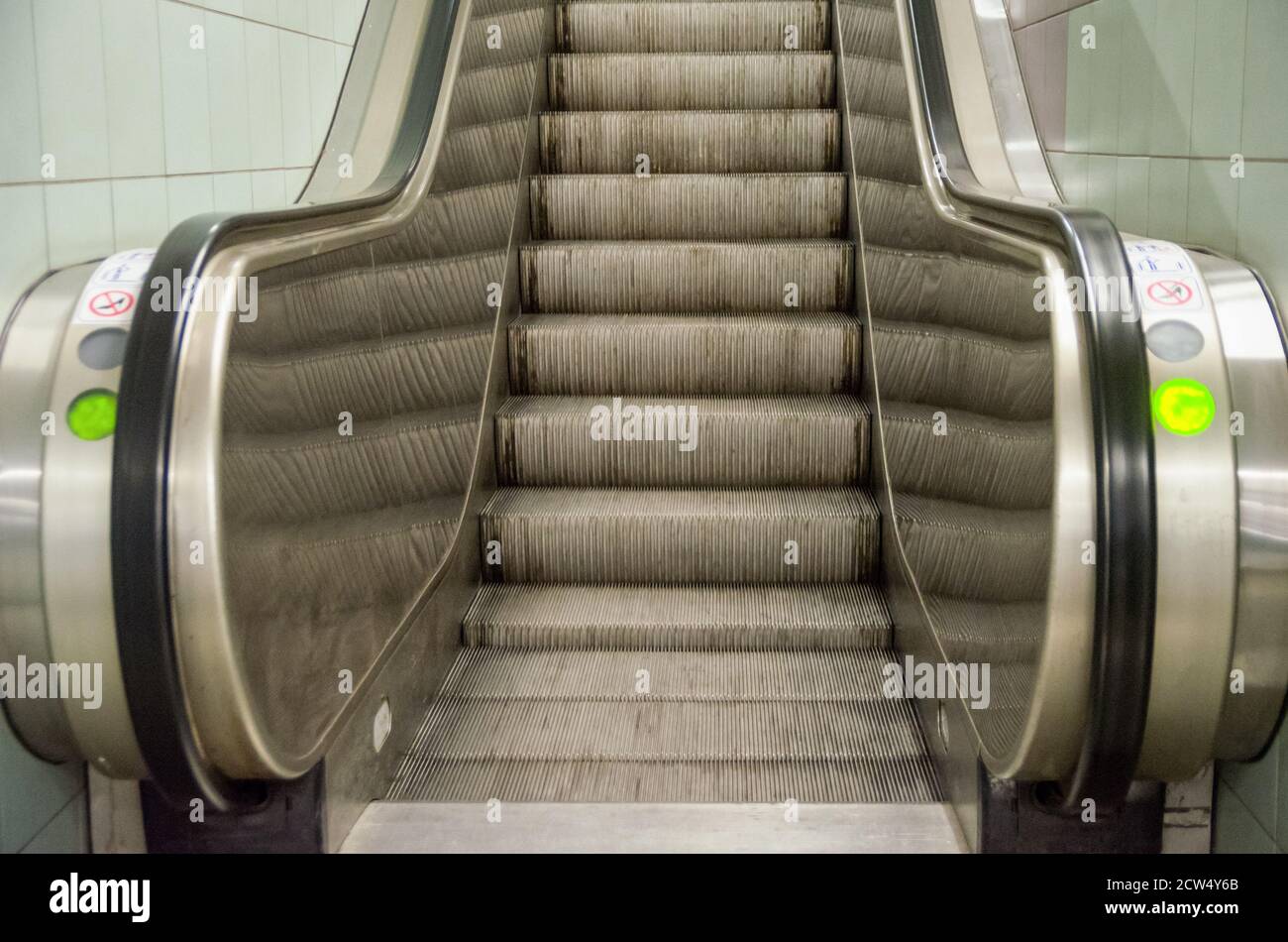 Terminal exit escalator hi-res stock photography and images - Alamy