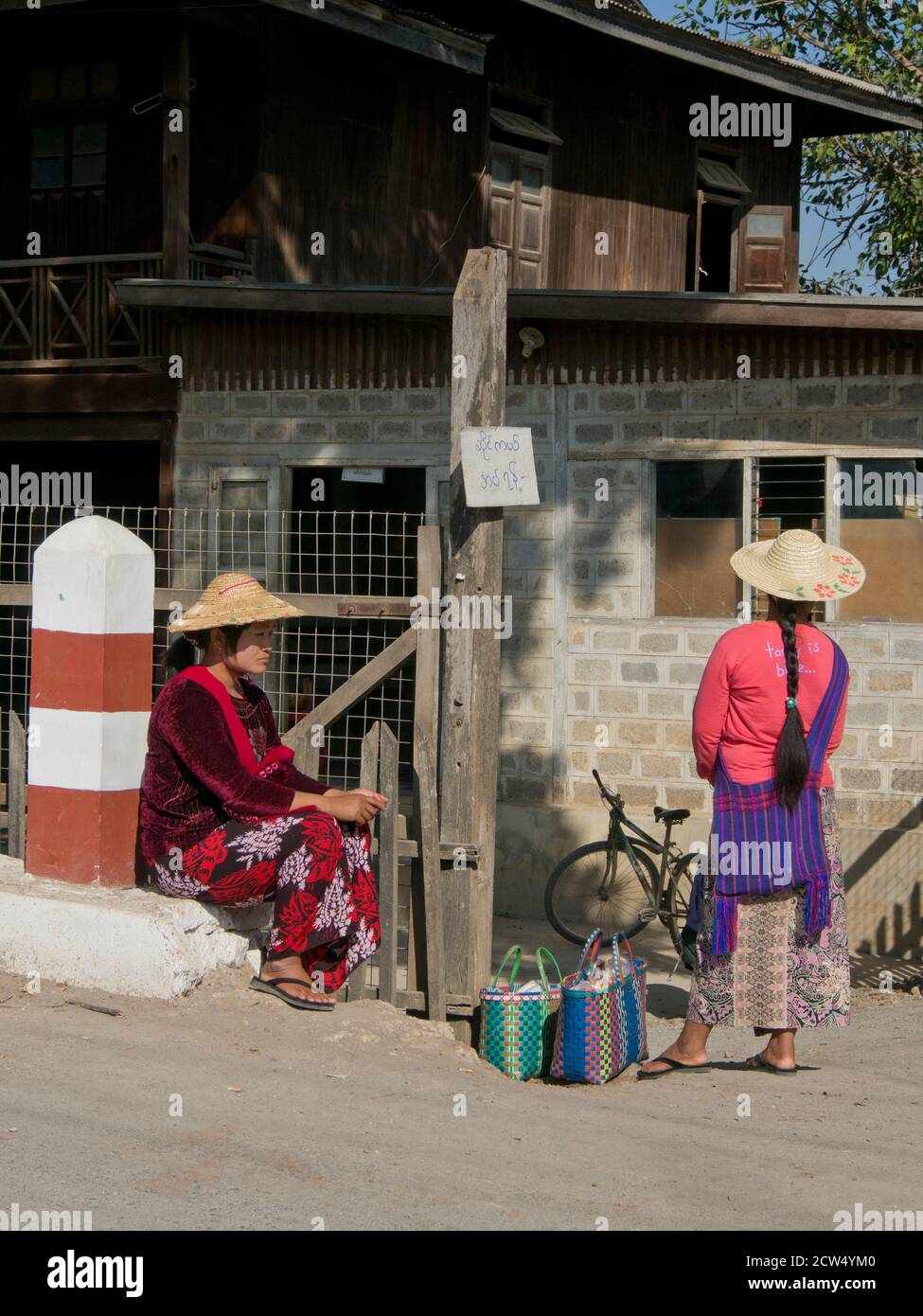 Shan Women High Resolution Stock Photography and Images - Alamy