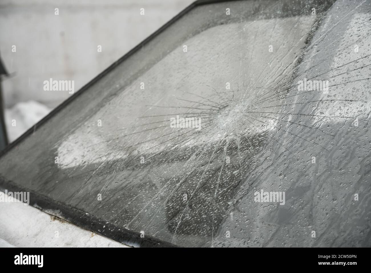 Broken Windshield-Car Crash Stock Photo - Alamy