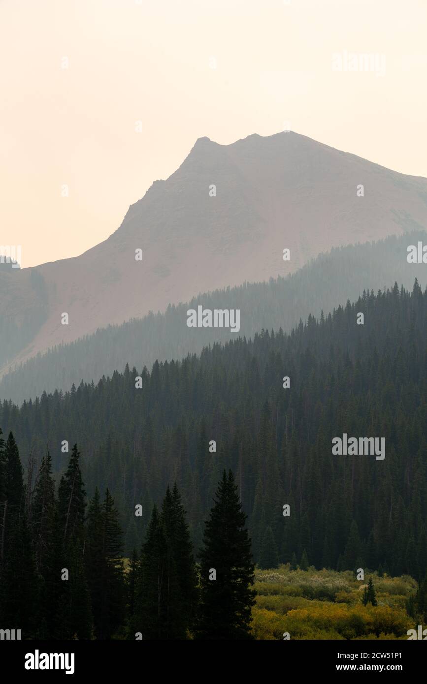 View across the Elk Mountain Range, along the Four Pass Loop near Aspen ...