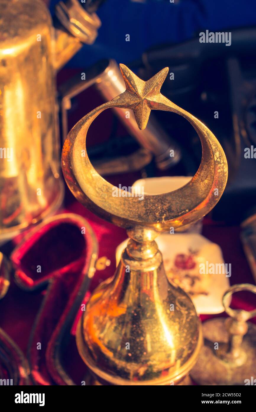 Ottoman crescent icon made of Metal. Islamic crescent symbol icon Stock ...