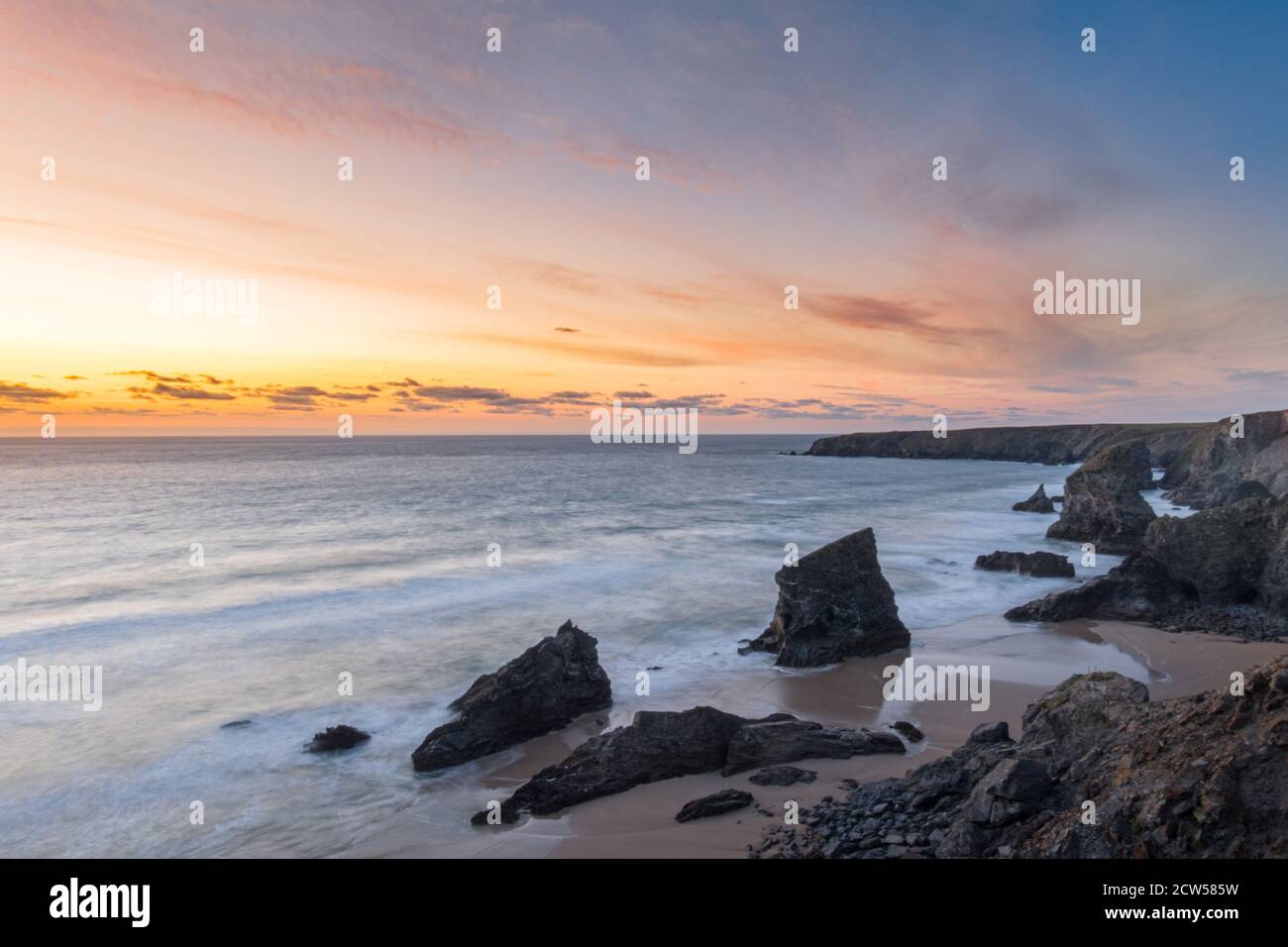 Bedruthan steps, Cornwall at Sunset Stock Photo - Alamy