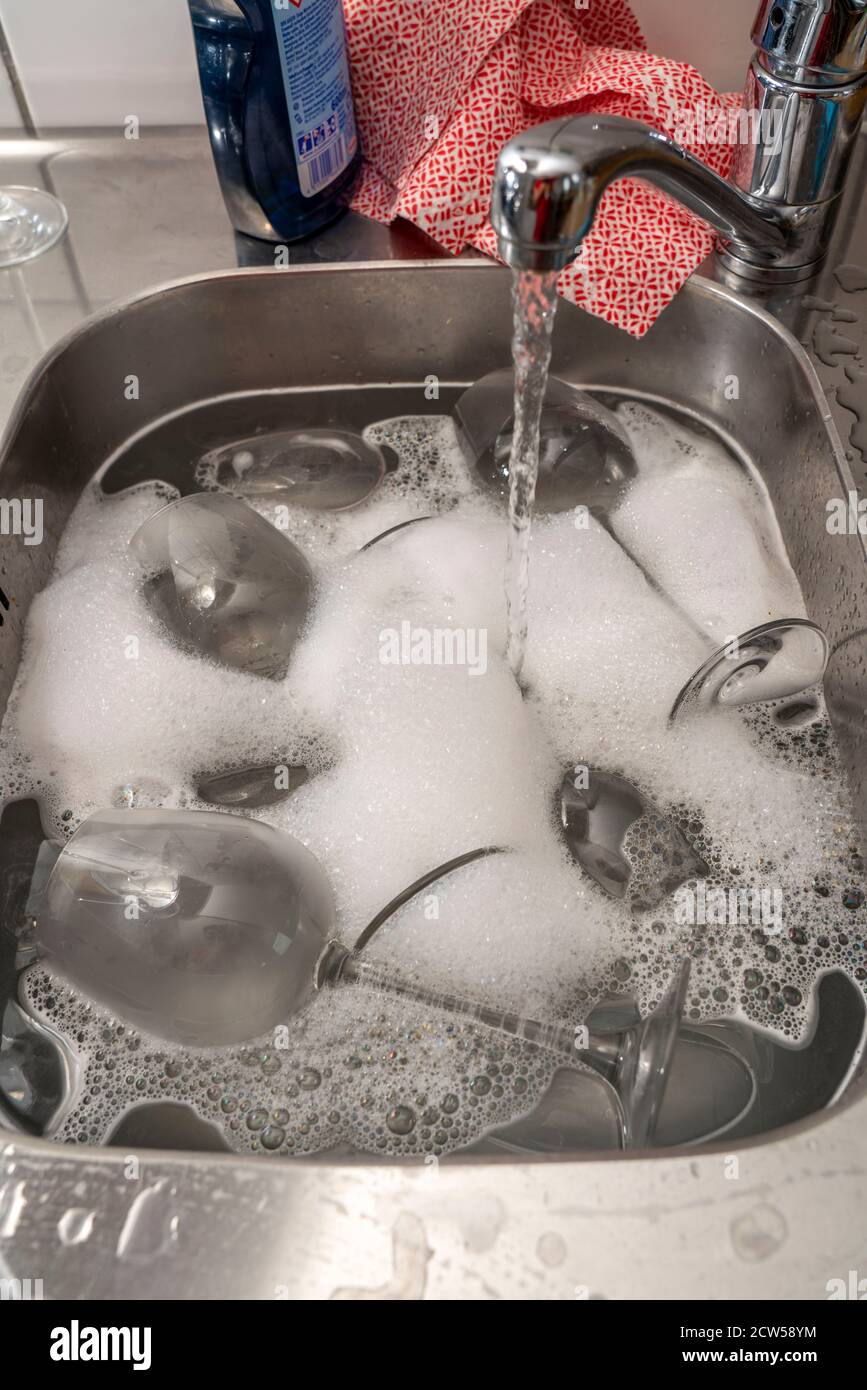 Dirty kitchen sink hi-res stock photography and images - Alamy