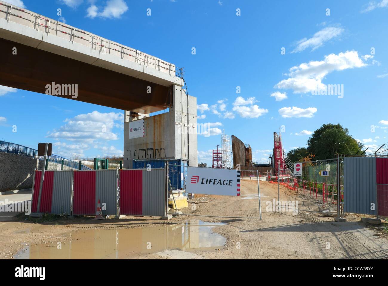 Bridge foundation hi-res stock photography and images - Alamy