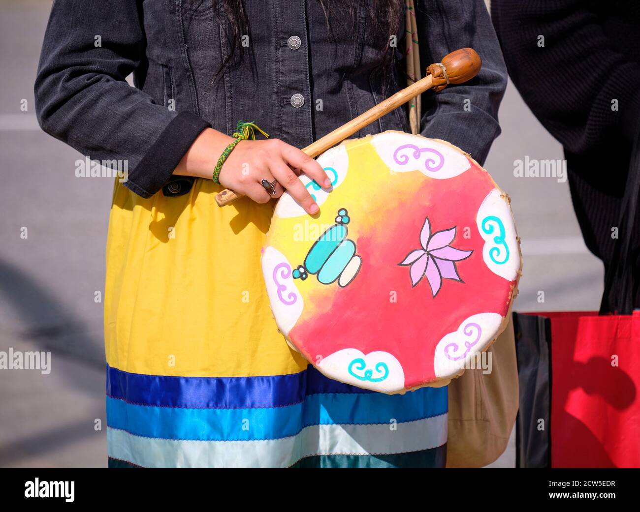 Canada first nations drum hi-res stock photography and images - Alamy