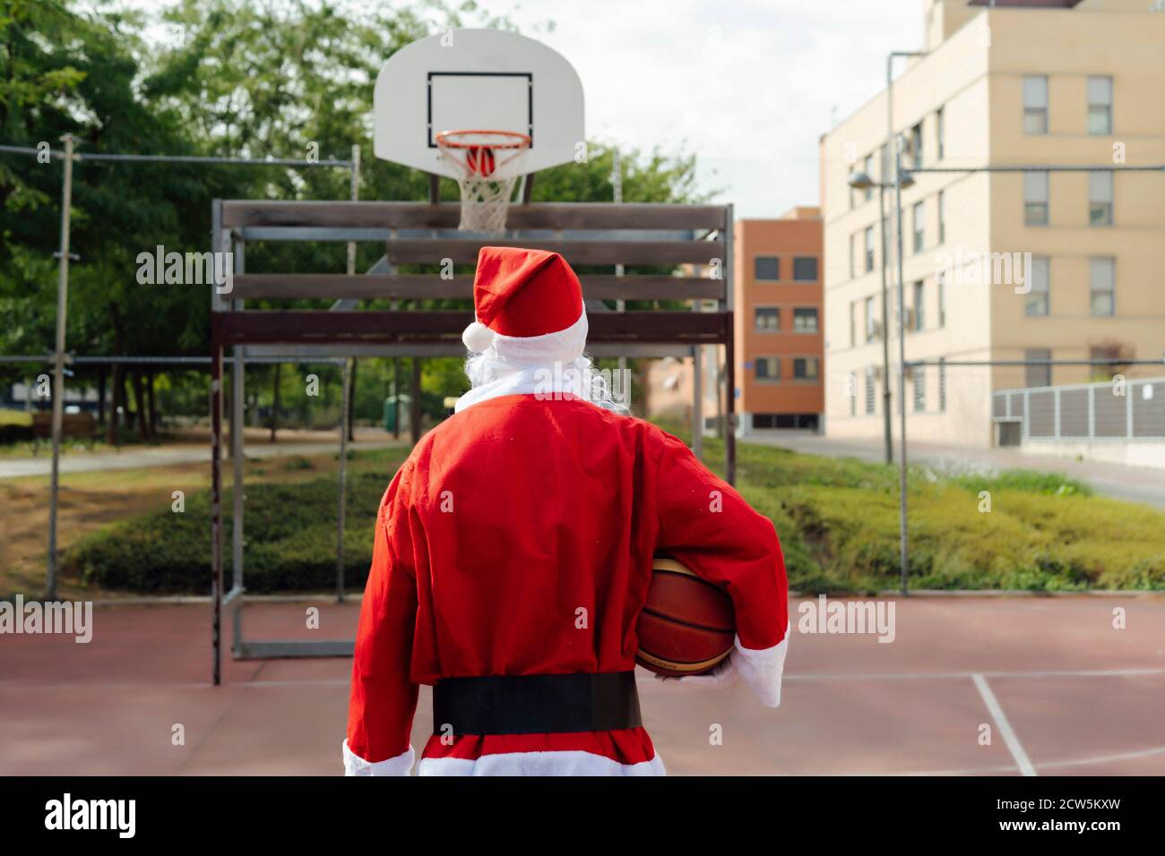 santa claus ready to play a basketball game Stock Photo - Alamy