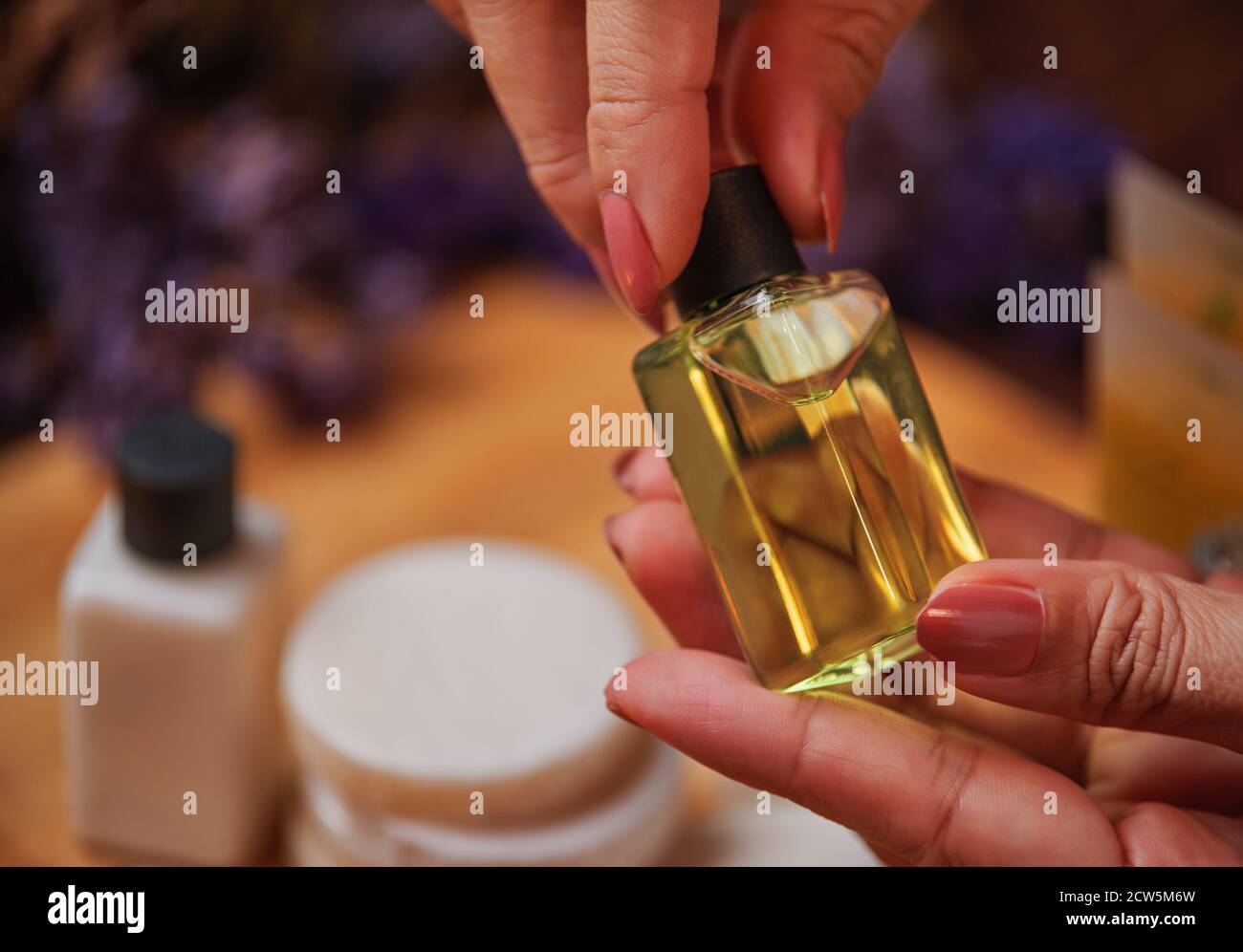 Open hand hold bottle closeup hi-res stock photography and images - Alamy