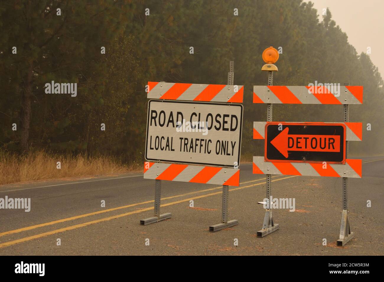 Detour signs hi-res stock photography and images - Alamy
