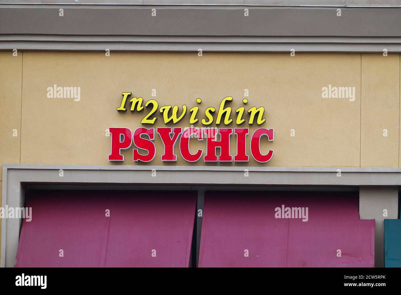 Tarot readings hi-res stock photography and images - Alamy