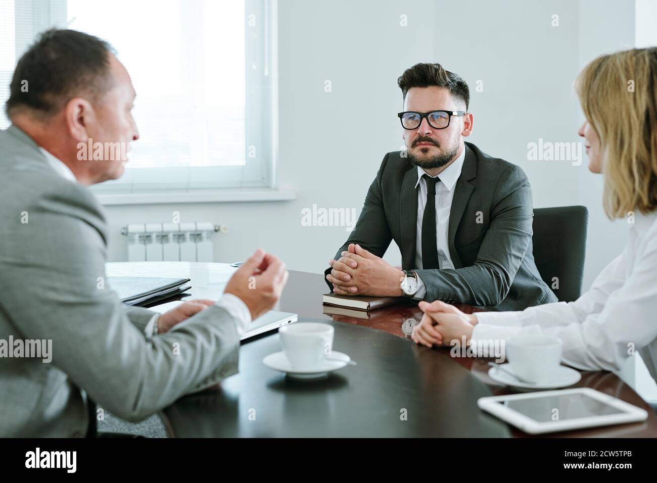 Serious business meeting suit table hi-res stock photography and images ...