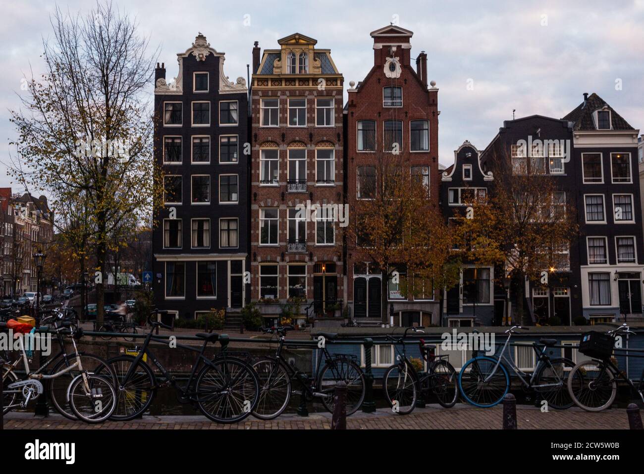 Row of dutch houses hi-res stock photography and images - Alamy