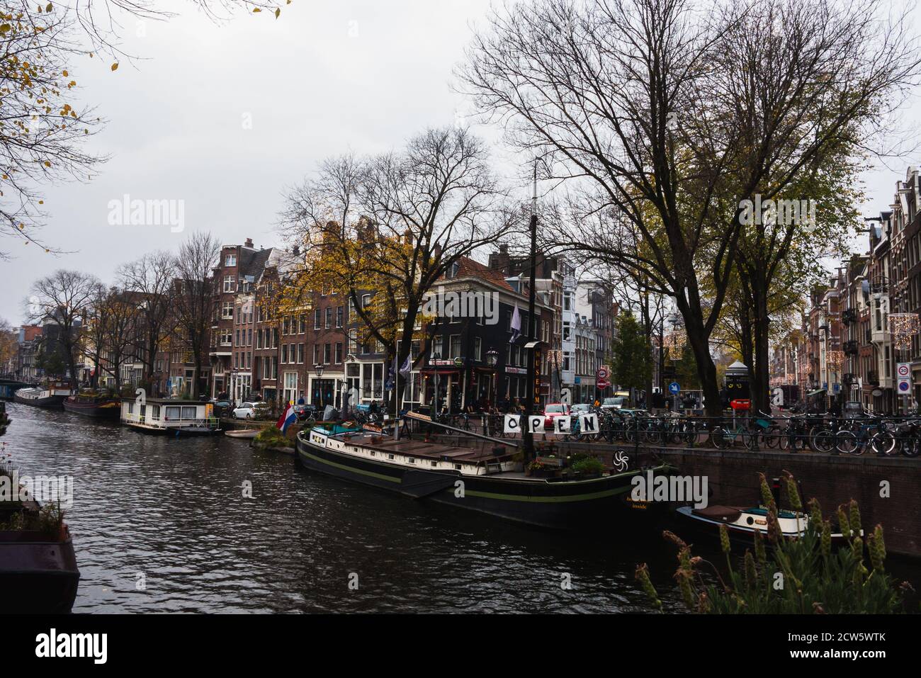 Chilly fall day hi-res stock photography and images - Alamy