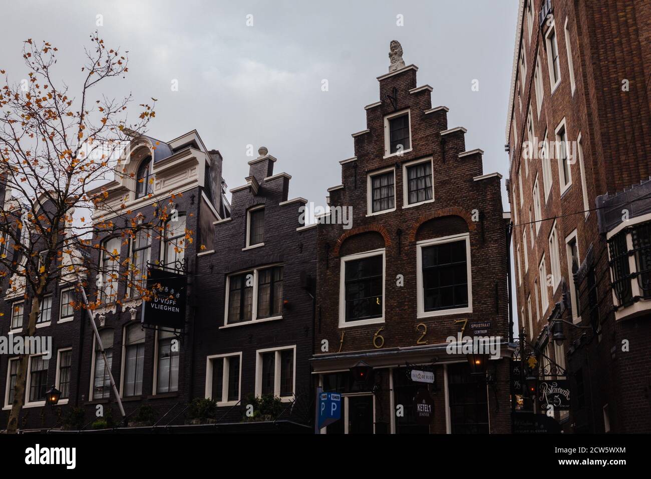 Traditional dutch buildings in Amsterdam Stock Photo - Alamy