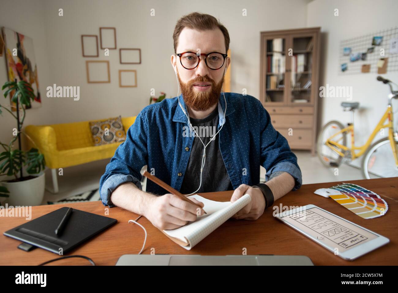 Businessman making notes bearded hi-res stock photography and images ...