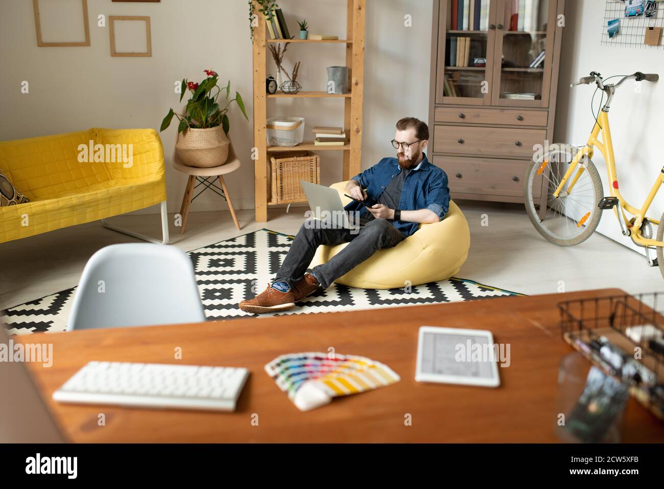 Male designer sitting modern hi-res stock photography and images - Alamy