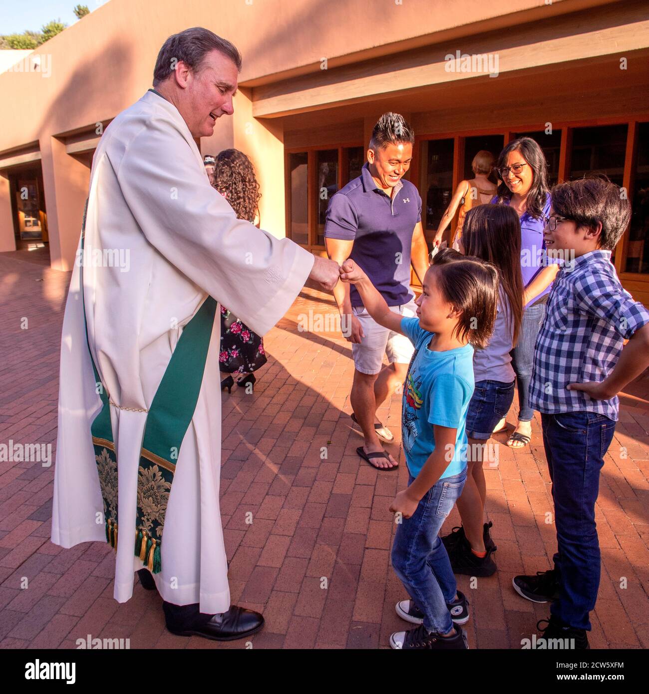 Deacon vestments hi-res stock photography and images - Alamy