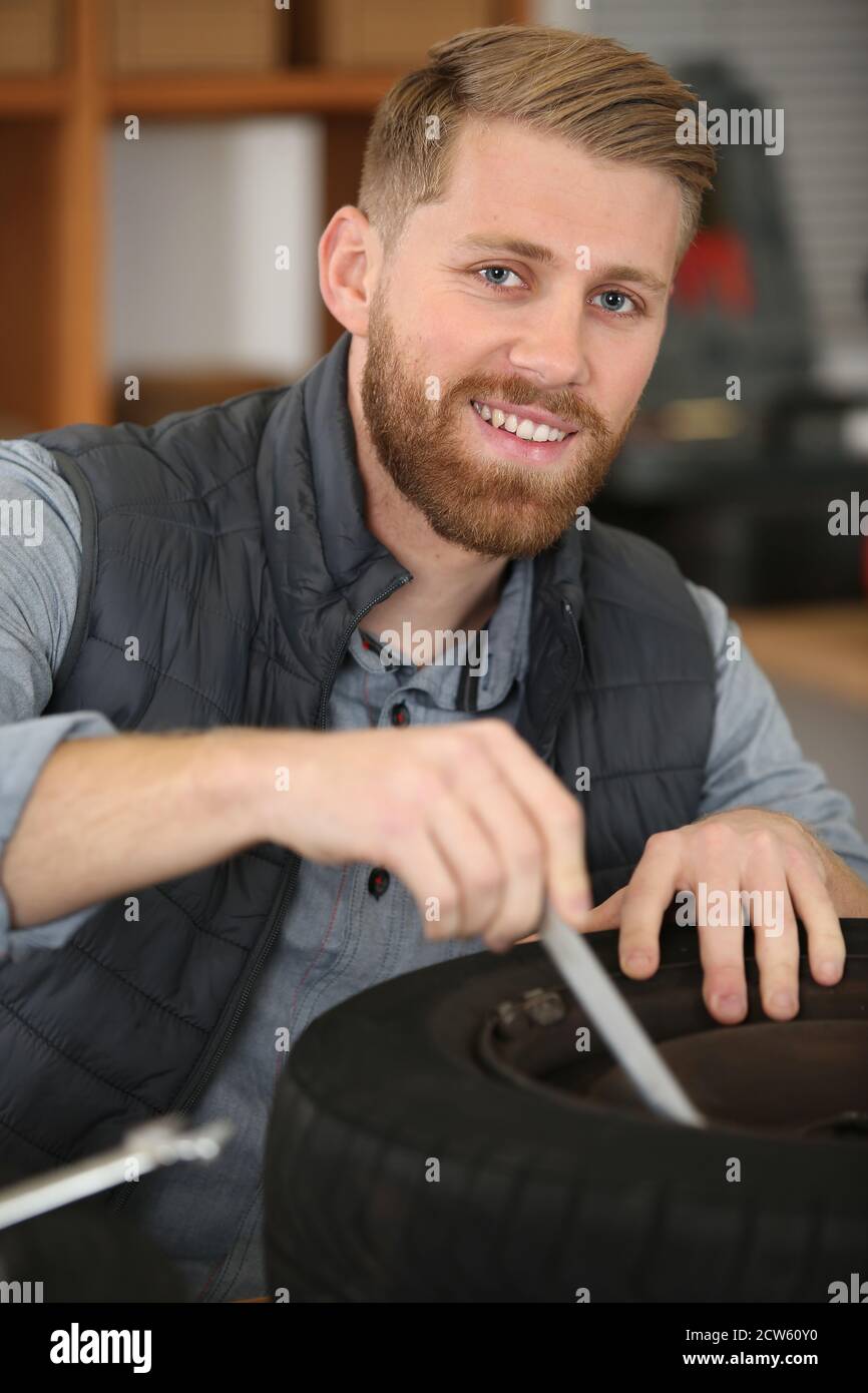 portrait of a tyre mechanic Stock Photo - Alamy