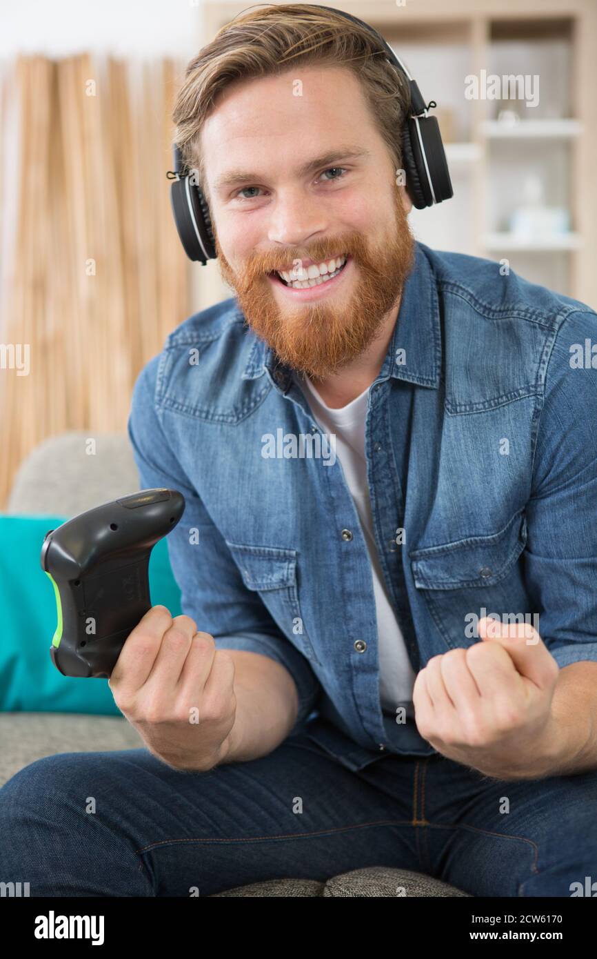 gamer man playing video game using headphones Stock Photo - Alamy