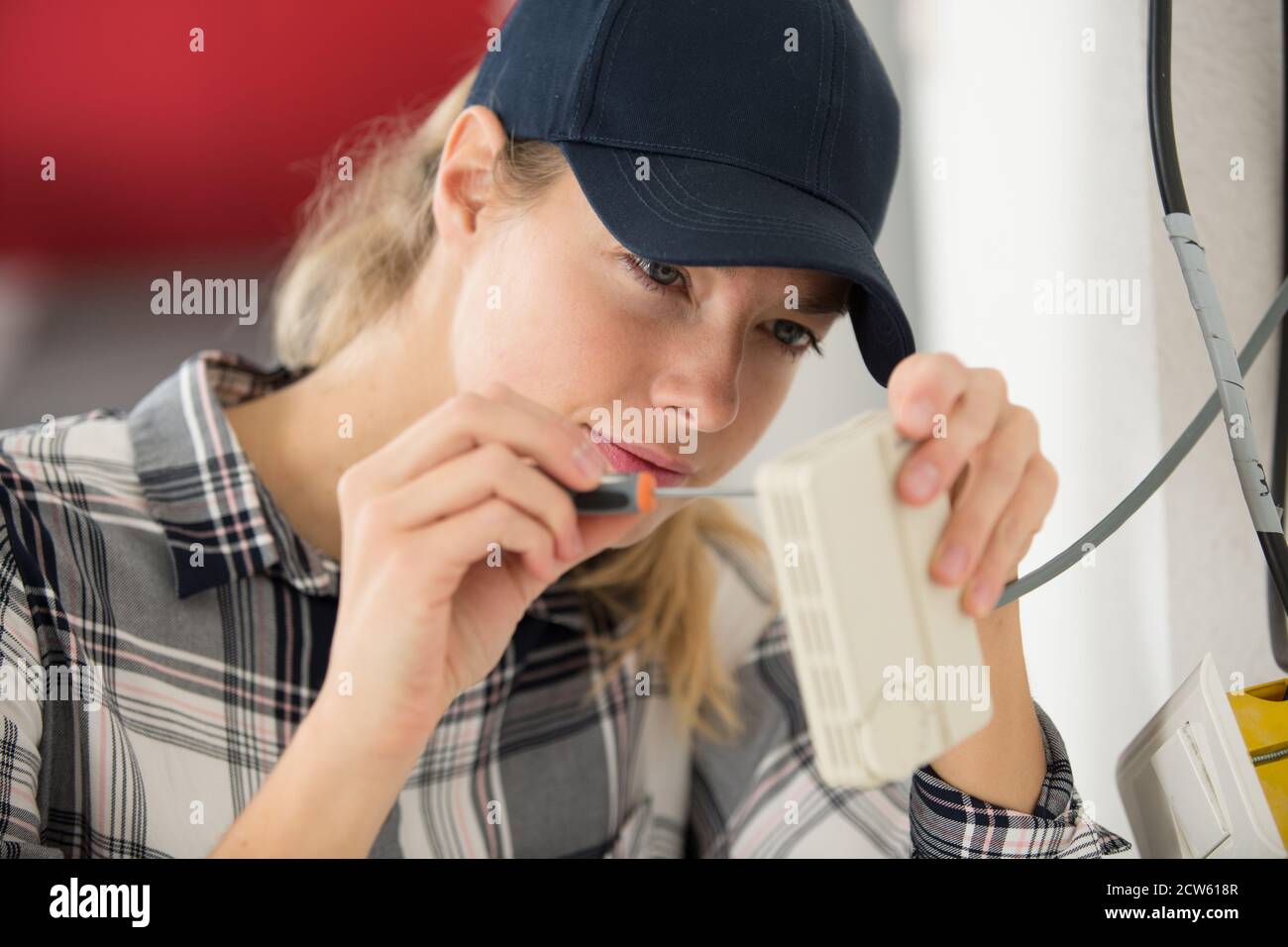 Installing device hi-res stock photography and images - Alamy