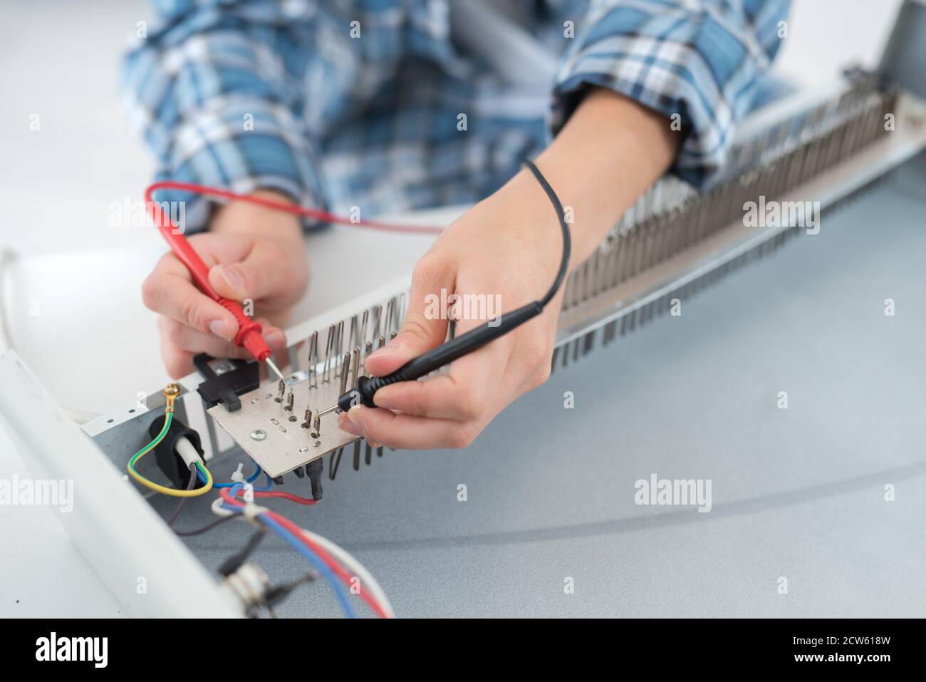 engineer testing electronic component with oscilloscope Stock Photo - Alamy