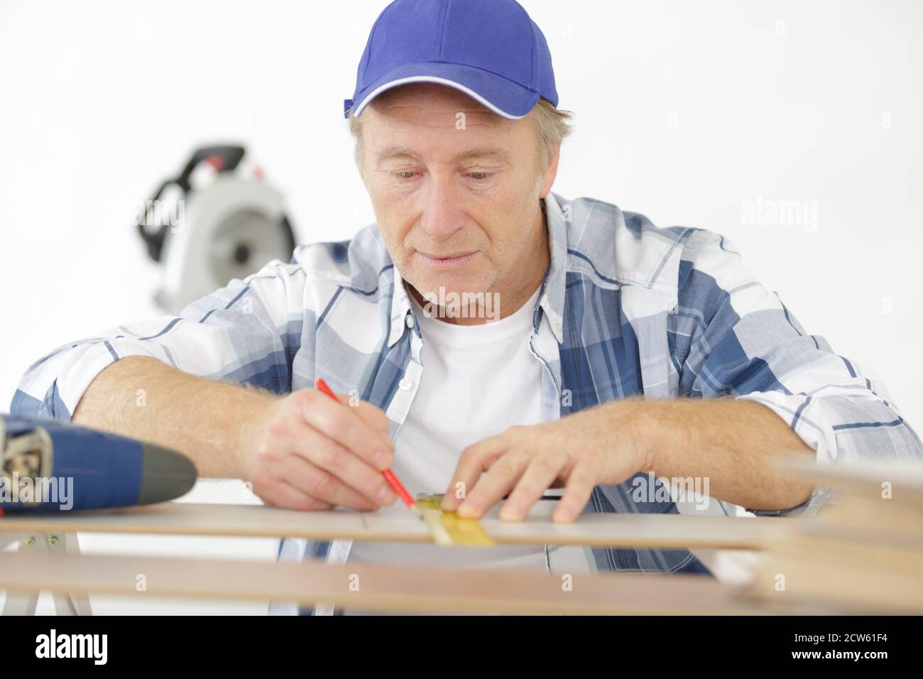 craftsman measuring wood with ruler and pen for cutting Stock Photo - Alamy
