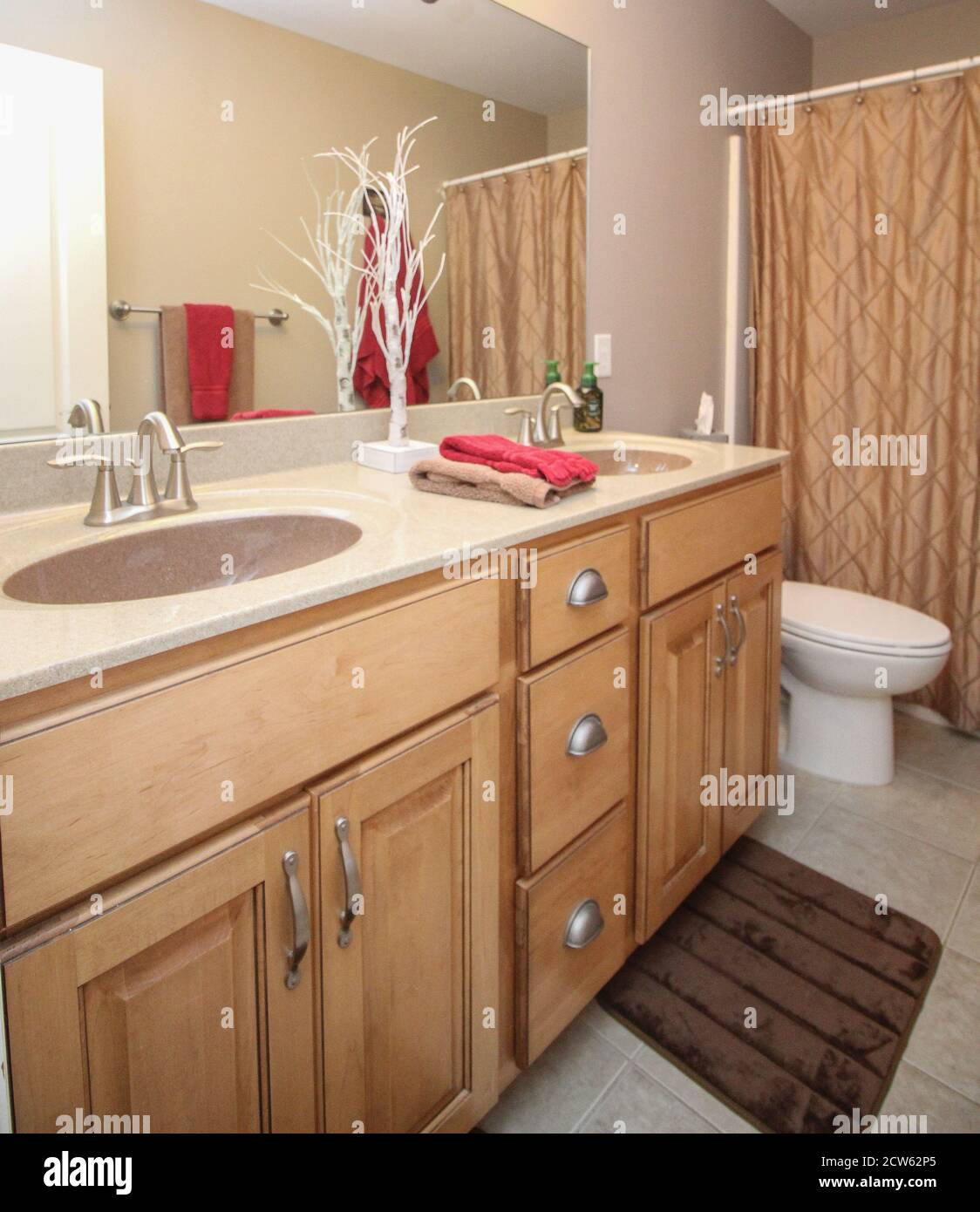 Full bath hi-res stock photography and images - Alamy