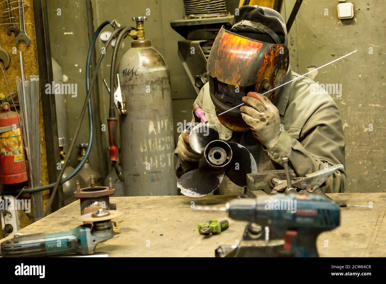 Copper pipe radiator hi-res stock photography and images - Alamy