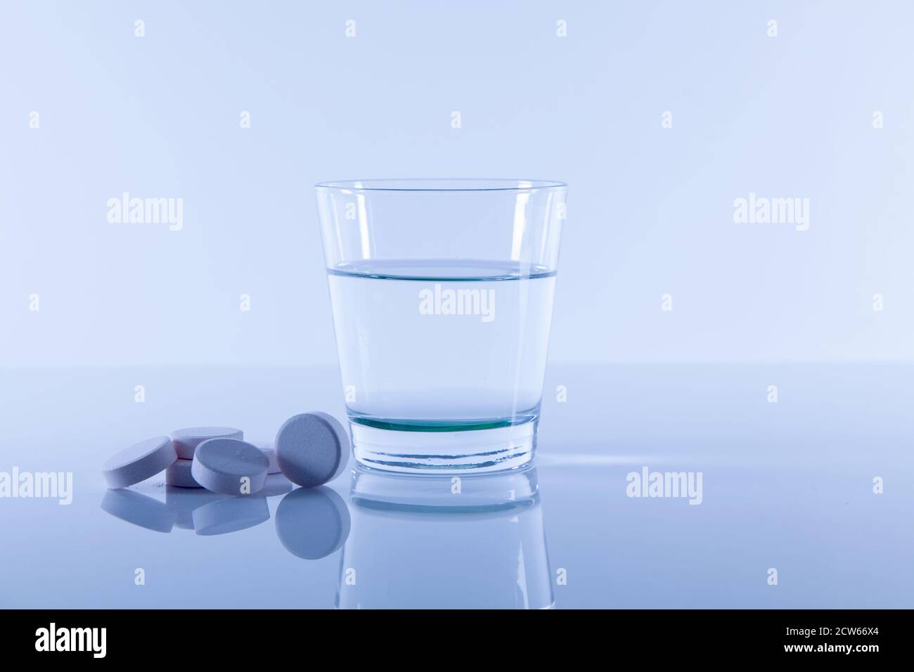 Magnesium tablet water hi-res stock photography and images - Alamy