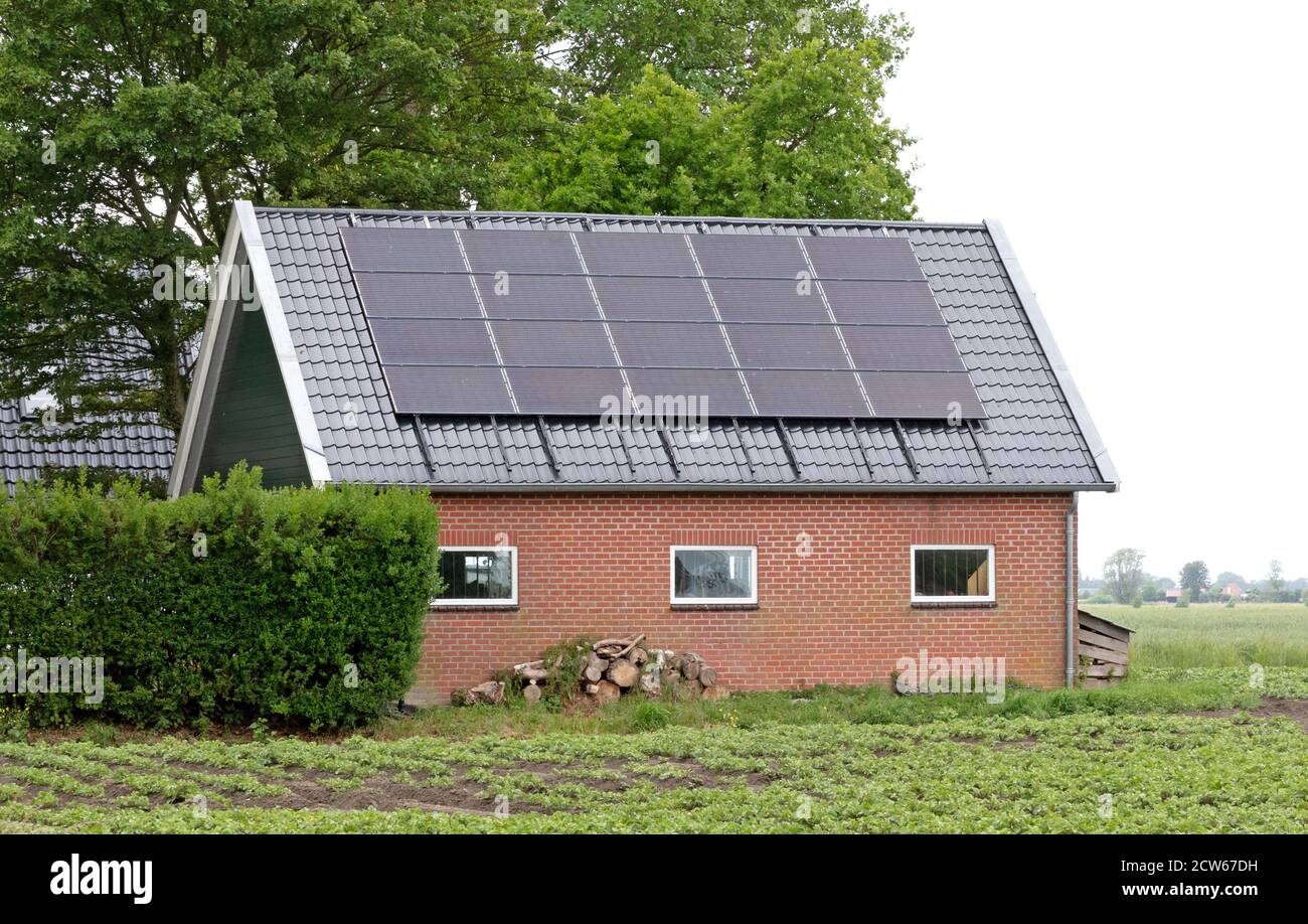 Solar panel garage hi-res stock photography and images - Alamy