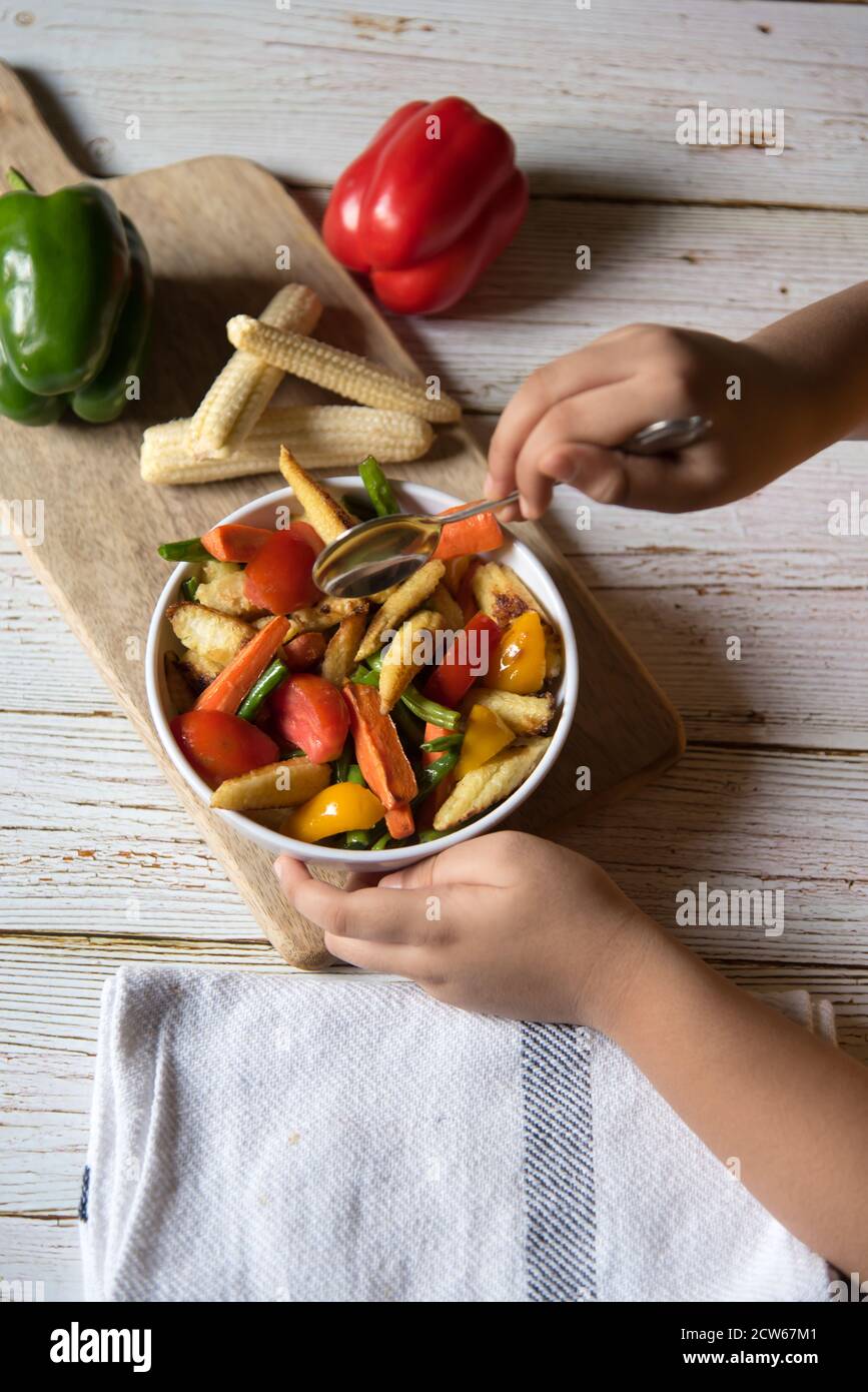 Serving saute meat and vegetables Stock Photo - Alamy
