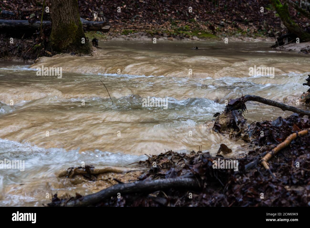 Long water splash hi-res stock photography and images - Alamy