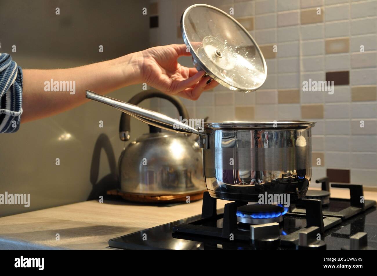 Hand pot stove hi-res stock photography and images - Alamy
