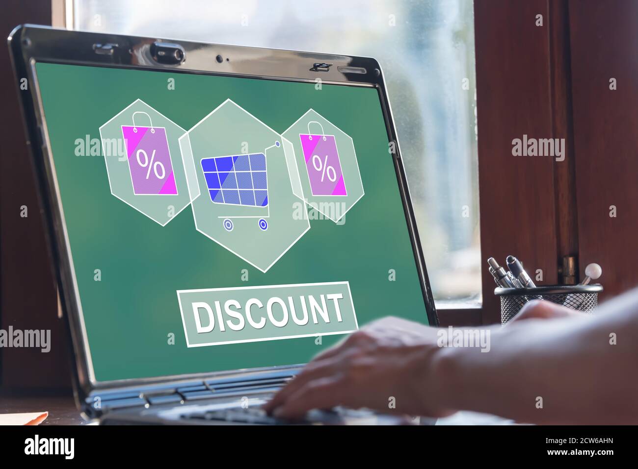 Laptop screen displaying a discount concept Stock Photo - Alamy
