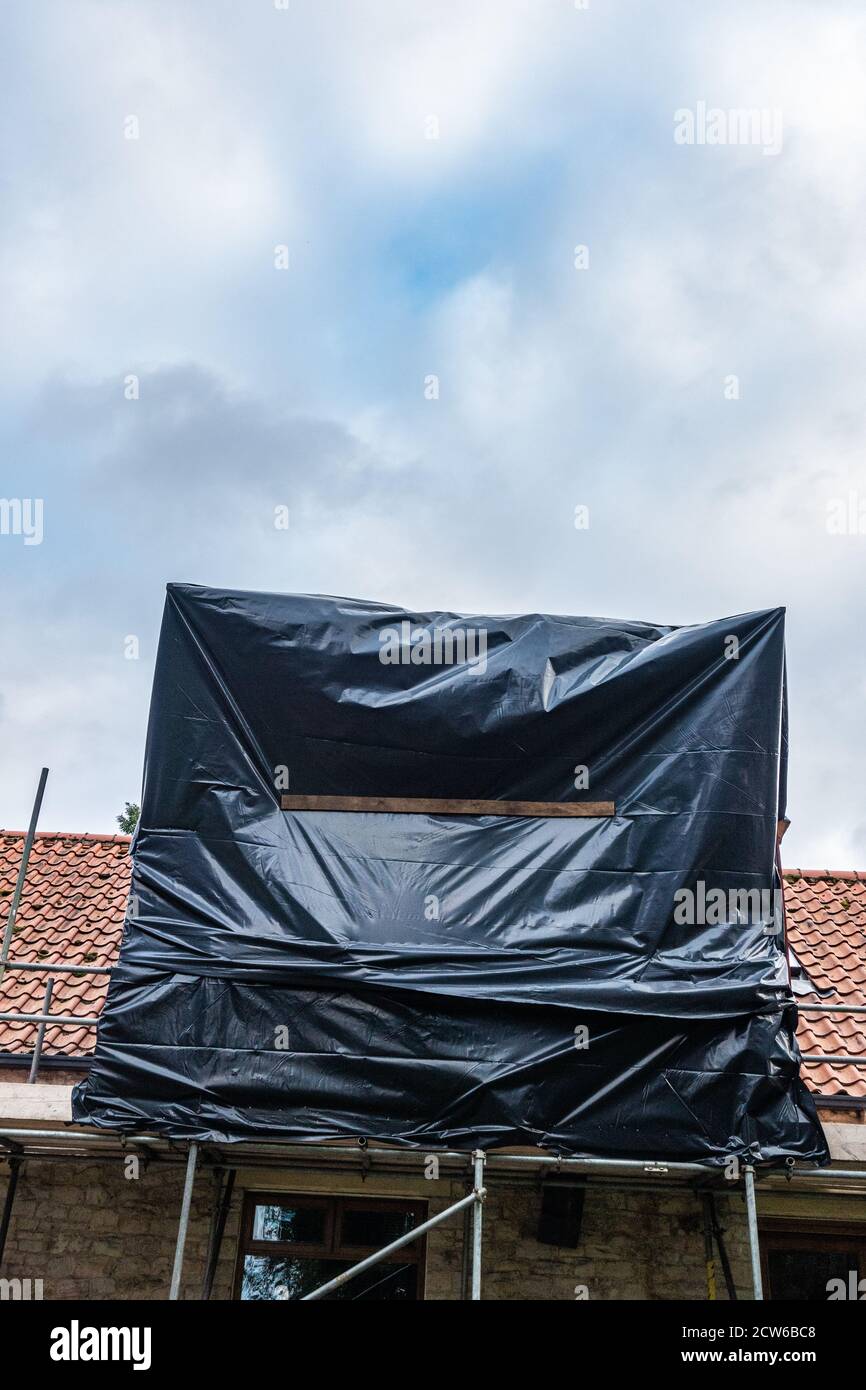 Temporary weather protection hi-res stock photography and images - Alamy
