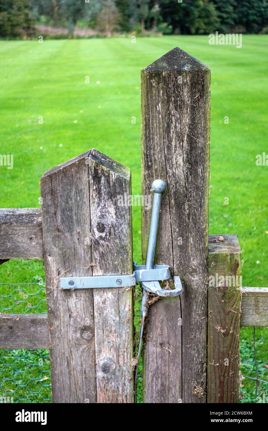 Farm Gate spring fastener latch on farm gate Stock Photo - Alamy
