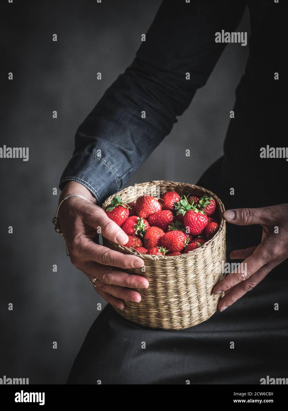 Low key photography hi-res stock photography and images - Alamy