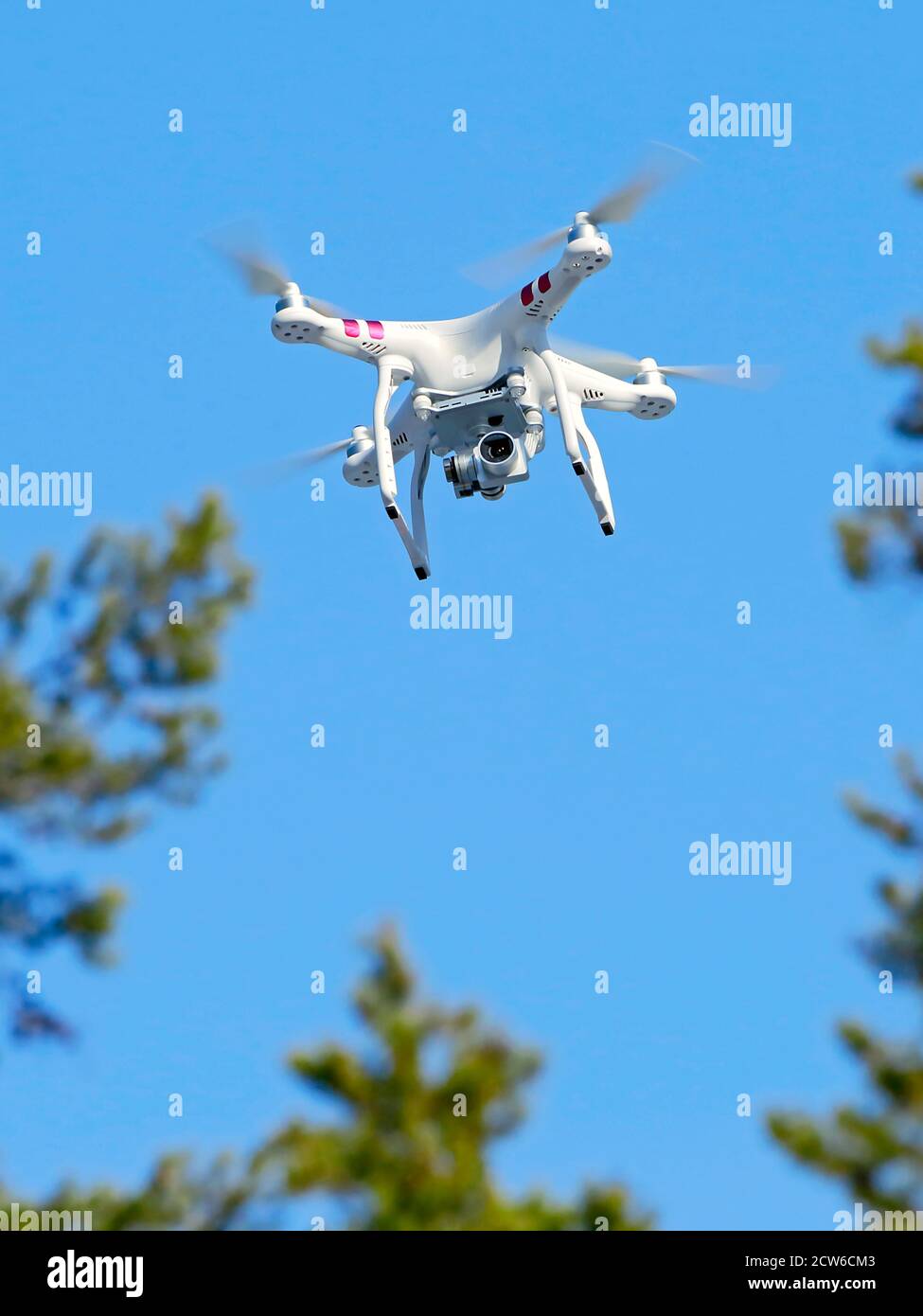 Quad copter hi-res stock photography and images - Alamy