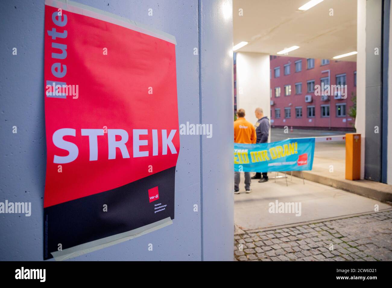 Strike poster hi-res stock photography and images - Alamy