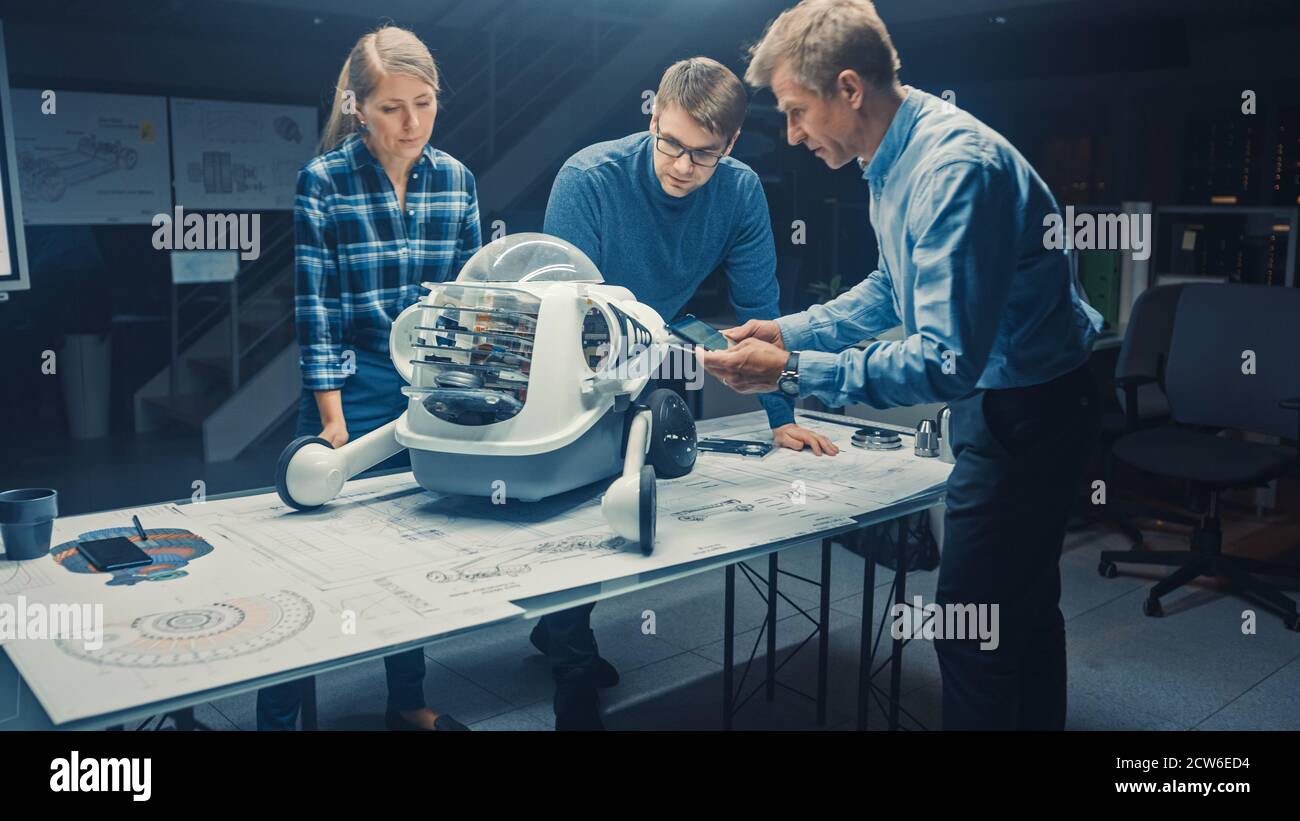 Data center engineers on industrial hi-res stock photography and images ...